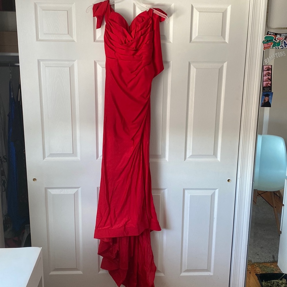 Beautiful Red Cinderella Divine Prom Dress. Size 6 Bu… - Gem